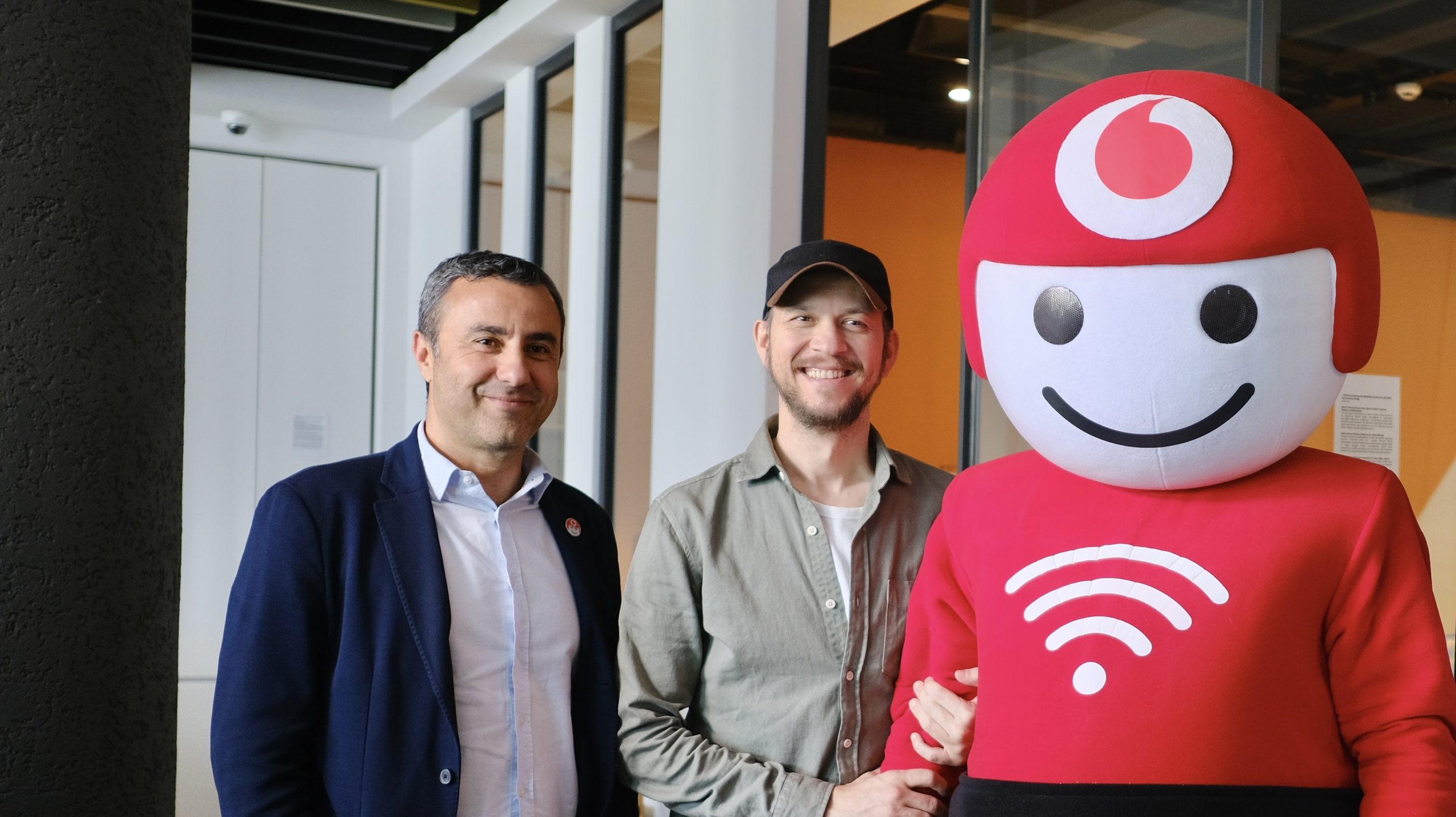 Vodafone'un TOBİ'si dile geldi - HardwareLab
